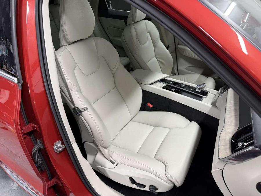 Red Volvo XC60 2021 in Utena, with an engine capacity of 1.97 L and mileage of 123 thousand km for 28850 €, photo 39 on AUTOMOTO.COM.LV