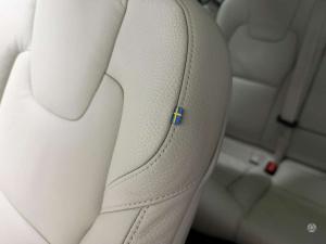 Red Volvo XC60 2021 in Utena, with an engine capacity of 1.97 L and mileage of 123 thousand km for 28850 €, photo 40 on AUTOMOTO.COM.LV