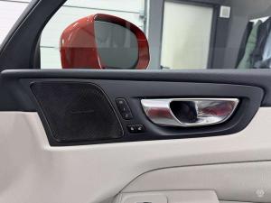 Red Volvo XC60 2021 in Utena, with an engine capacity of 1.97 L and mileage of 123 thousand km for 28850 €, photo 42 on AUTOMOTO.COM.LV