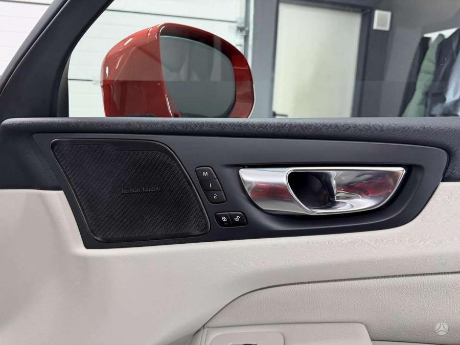 Red Volvo XC60 2021 in Utena, with an engine capacity of 1.97 L and mileage of 123 thousand km for 28850 €, photo 42 on AUTOMOTO.COM.LV