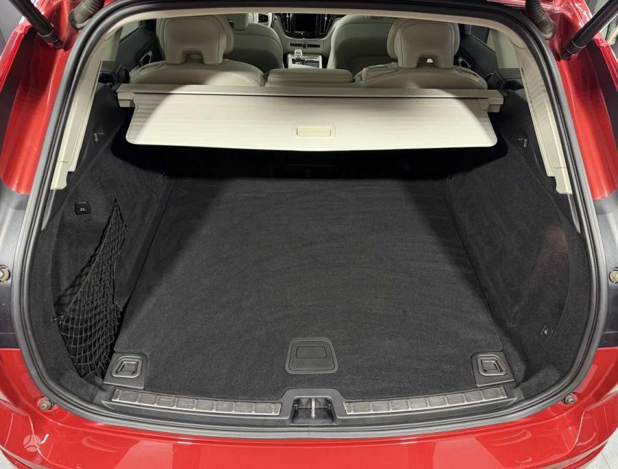 Red Volvo XC60 2021 in Utena, with an engine capacity of 1.97 L and mileage of 123 thousand km for 28850 €, photo 49 on AUTOMOTO.COM.LV