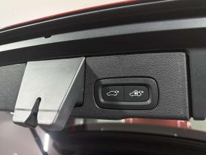 Red Volvo XC60 2021 in Utena, with an engine capacity of 1.97 L and mileage of 123 thousand km for 28850 €, photo 51 on AUTOMOTO.COM.LV