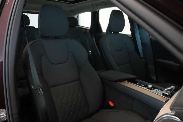 Sarkans Volvo XC60 2025 Viļņa, ar dzinēja tilpumu 1.97 L un nobraukumu 10 tūkst. km par 56900 €, foto 11 vietnē AUTOMOTO.COM.LV