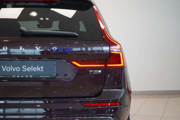 Red Volvo XC60 2026 in Vilnius, with an engine capacity of 1.97 L and mileage of 10 thousand km for 68500 €, photo 7 on AUTOMOTO.COM.LV