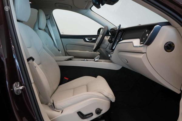 Red Volvo XC60 2026 in Vilnius, with an engine capacity of 1.97 L and mileage of 10 thousand km for 68500 €, photo 10 on AUTOMOTO.COM.LV