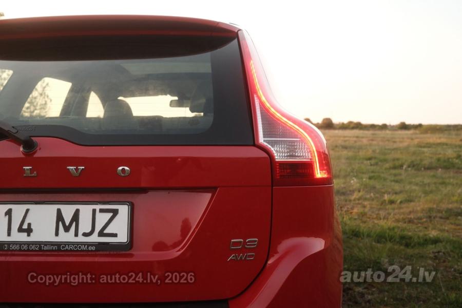Red Volvo XC60 2011 in Tallinn, with an engine capacity of 2.40 L and mileage of 0 thousand km for 8000 €, photo 10 on AUTOMOTO.COM.LV