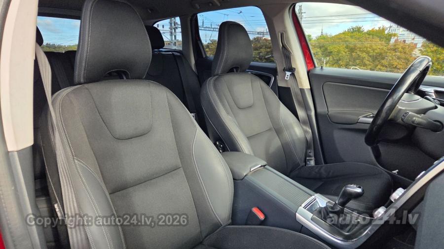 Red Volvo XC60 2014 in Tallinn, with an engine capacity of 2.00 L and mileage of 320 thousand km for 6990 €, photo 11 on AUTOMOTO.COM.LV
