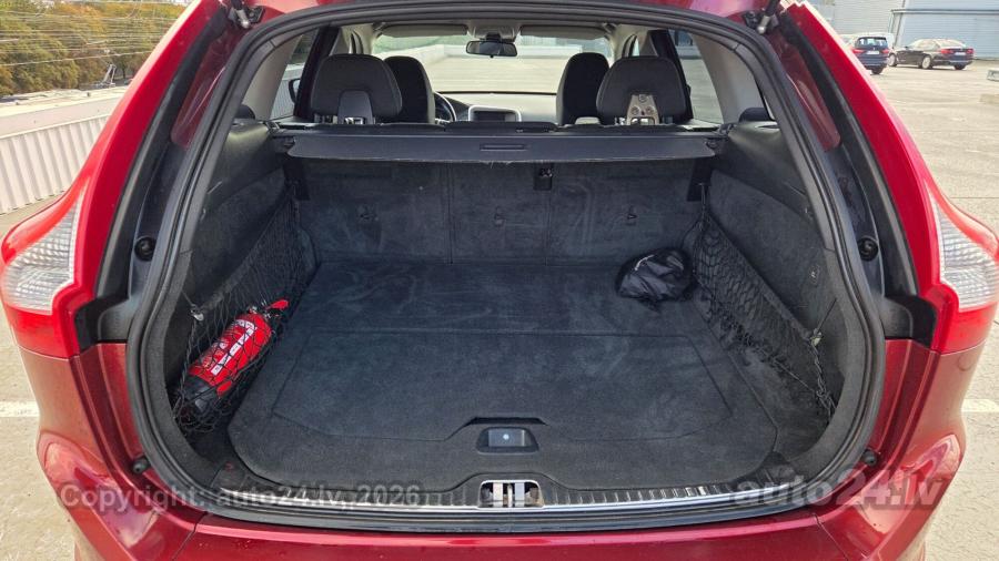 Red Volvo XC60 2014 in Tallinn, with an engine capacity of 2.00 L and mileage of 320 thousand km for 6990 €, photo 18 on AUTOMOTO.COM.LV