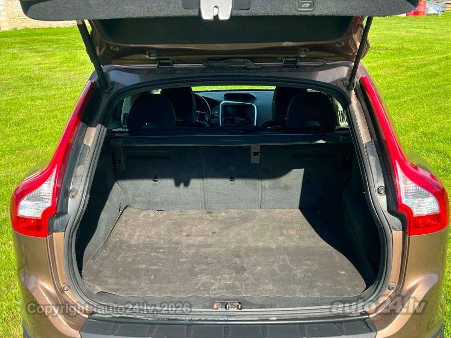 Volvo XC60 2010 Tallina, ar dzinēja tilpumu 2.40 L un nobraukumu 355 tūkst. km par 6500 €, foto 7 vietnē AUTOMOTO.COM.LV