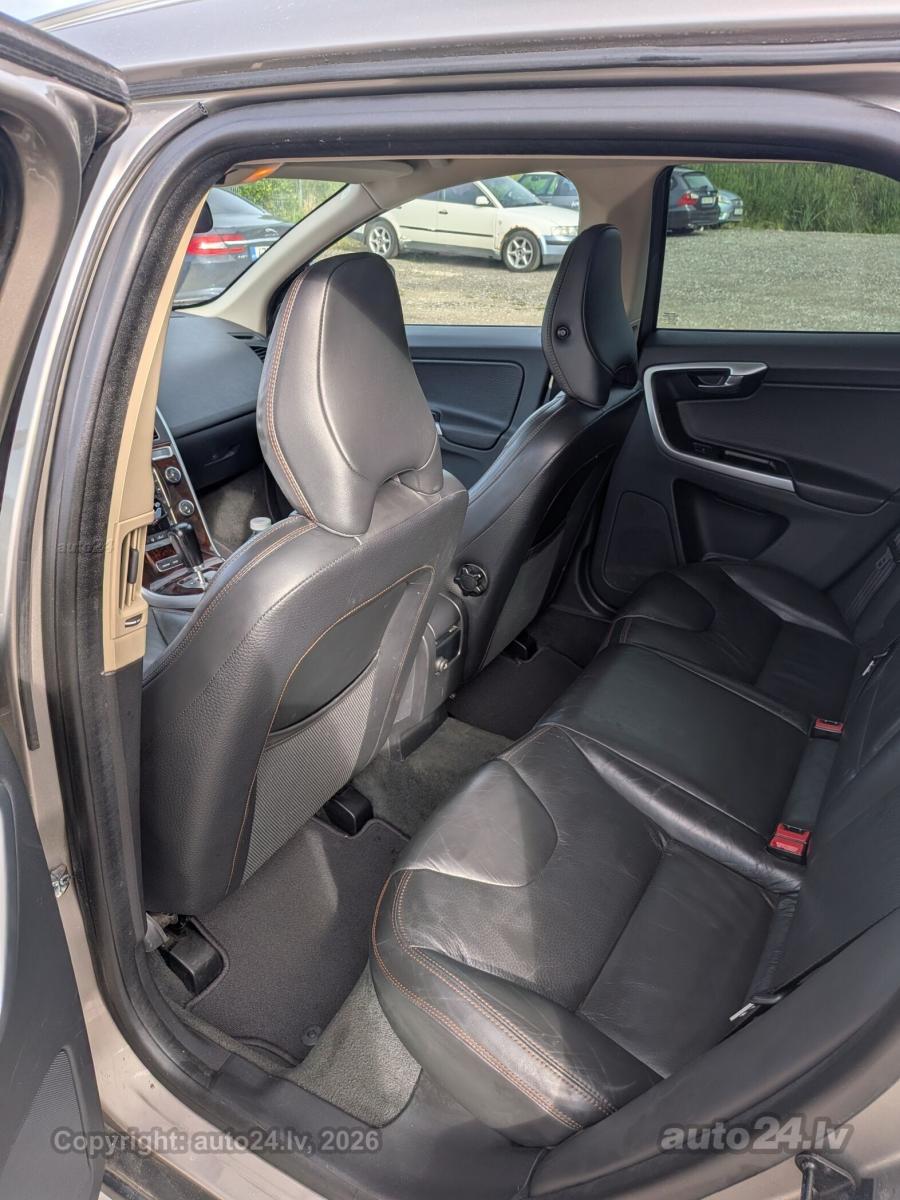 Volvo XC60 2011 Tallina, ar dzinēja tilpumu 2.40 L un nobraukumu 367 tūkst. km par 9900 €, foto 11 vietnē AUTOMOTO.COM.LV