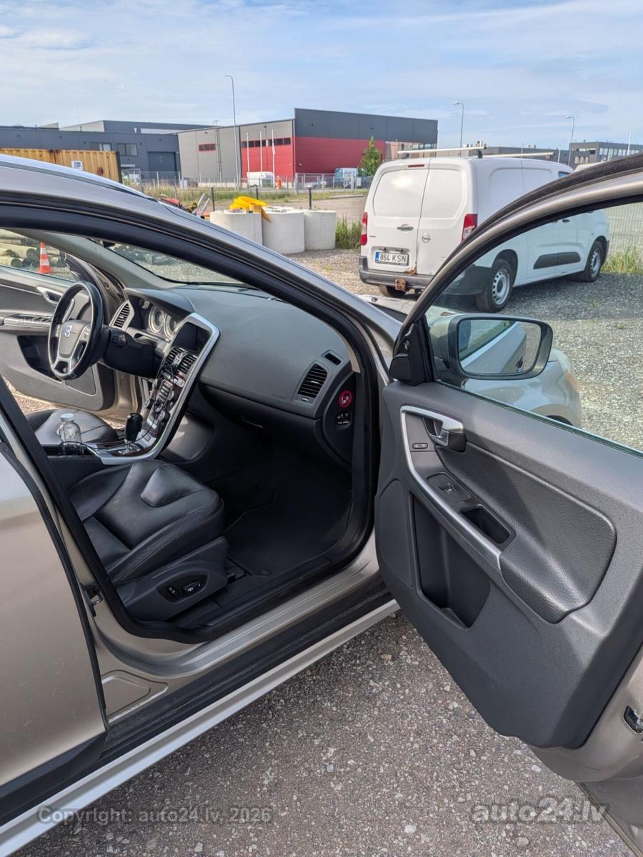 Volvo XC60 2011 Tallina, ar dzinēja tilpumu 2.40 L un nobraukumu 367 tūkst. km par 9900 €, foto 13 vietnē AUTOMOTO.COM.LV
