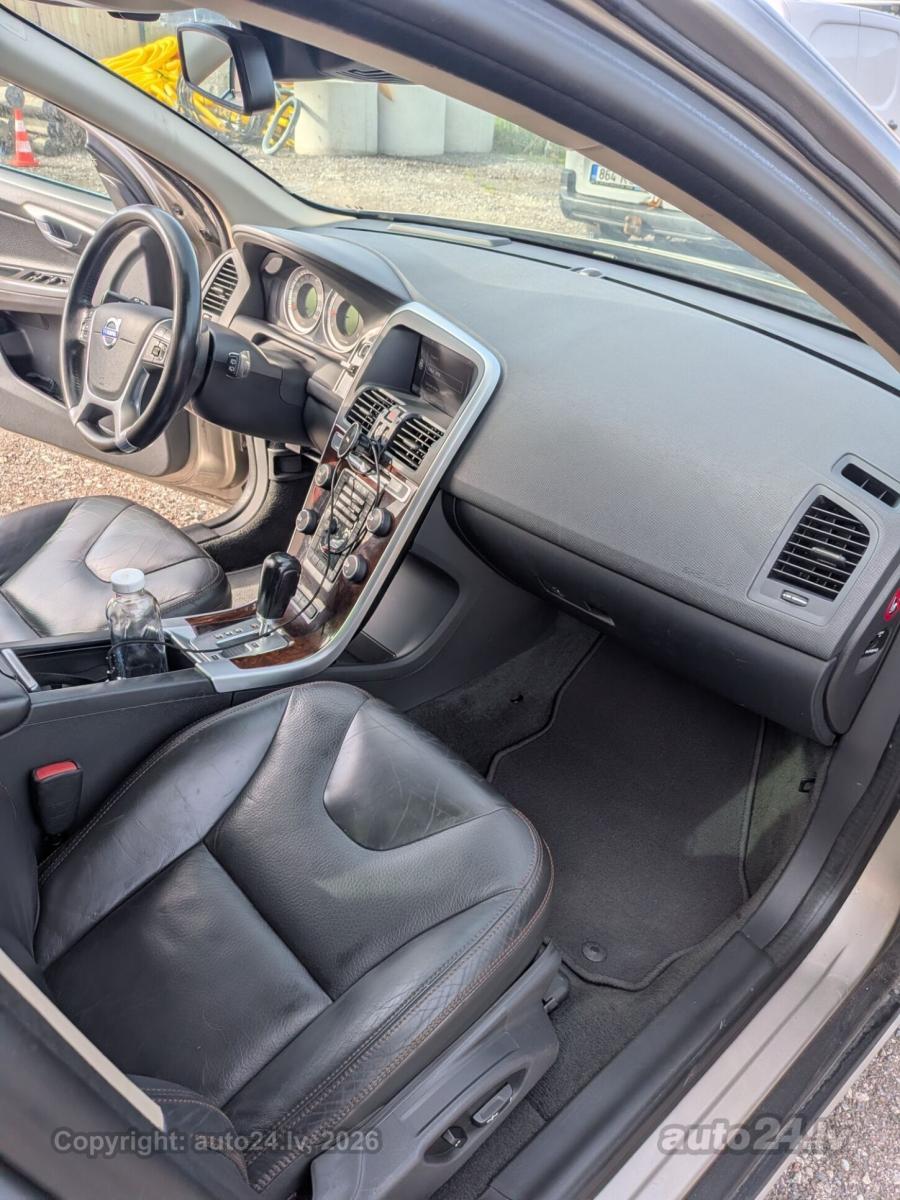 Volvo XC60 2011 Tallina, ar dzinēja tilpumu 2.40 L un nobraukumu 367 tūkst. km par 9900 €, foto 14 vietnē AUTOMOTO.COM.LV