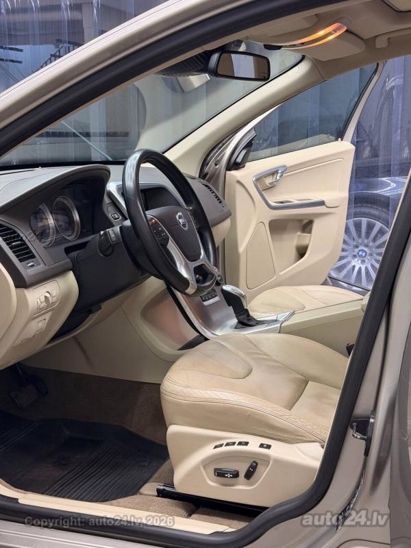 Volvo XC60 2012 in Tallinn, with an engine capacity of 2.40 L and mileage of 286 thousand km for 10000 €, photo 6 on AUTOMOTO.COM.LV
