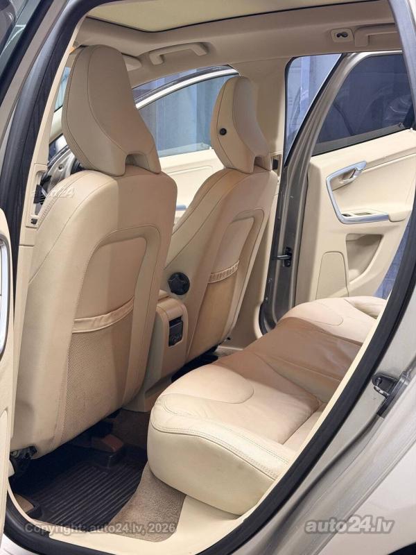 Volvo XC60 2012 in Tallinn, with an engine capacity of 2.40 L and mileage of 286 thousand km for 10000 €, photo 7 on AUTOMOTO.COM.LV