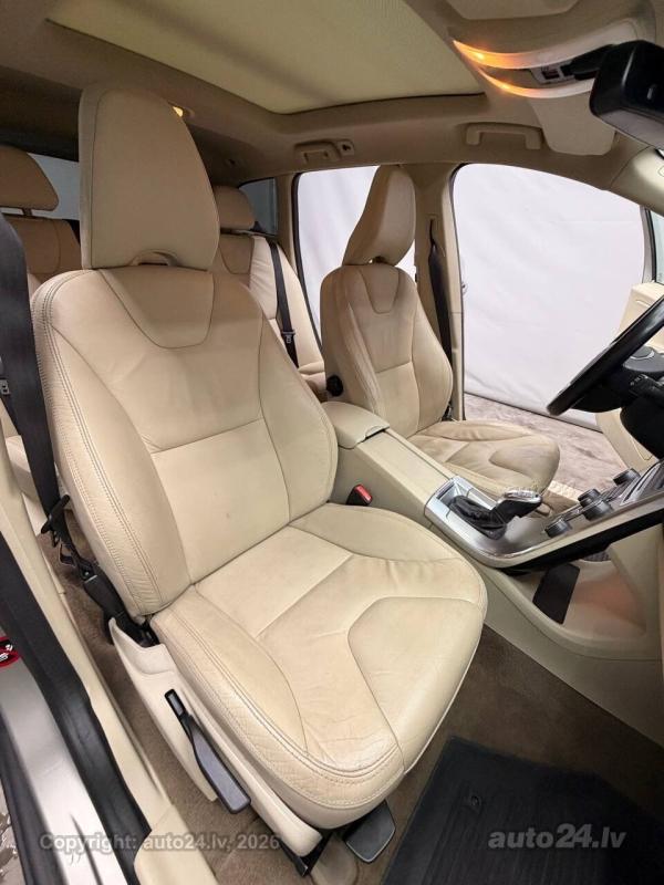 Volvo XC60 2012 in Tallinn, with an engine capacity of 2.40 L and mileage of 286 thousand km for 10000 €, photo 8 on AUTOMOTO.COM.LV
