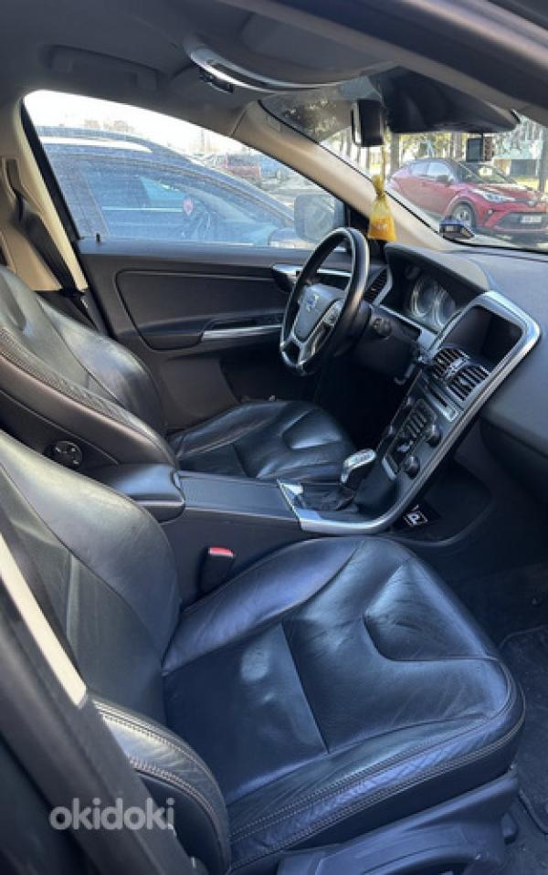 Volvo XC60 2017 in Tallinn, with an engine capacity of 2.40 L and mileage of 275 thousand km for 10500 €, photo 5 on AUTOMOTO.COM.LV