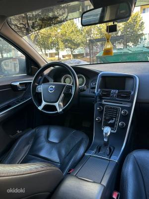 Volvo XC60 2017 in Tallinn, with an engine capacity of 2.40 L and mileage of 275 thousand km for 10500 €, photo 16 on AUTOMOTO.COM.LV