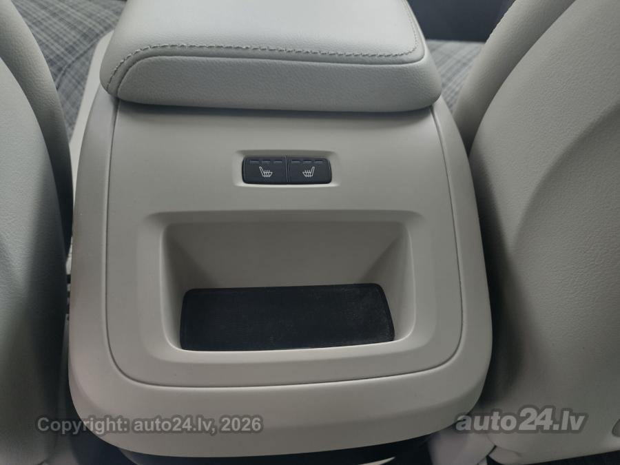 Volvo XC60 2018 in Parnu, with an engine capacity of 2.00 L and mileage of 174 thousand km for 18700 €, photo 16 on AUTOMOTO.COM.LV
