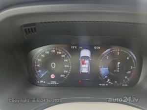 Volvo XC60 2018 in Parnu, with an engine capacity of 2.00 L and mileage of 174 thousand km for 18700 €, photo 19 on AUTOMOTO.COM.LV