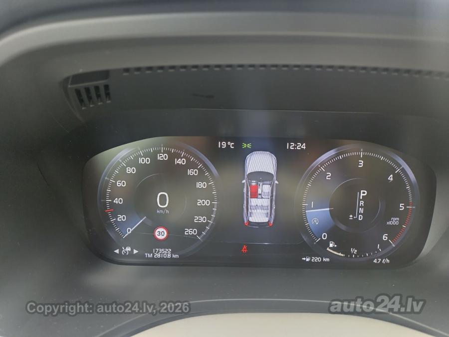 Volvo XC60 2018 in Parnu, with an engine capacity of 2.00 L and mileage of 174 thousand km for 18700 €, photo 19 on AUTOMOTO.COM.LV
