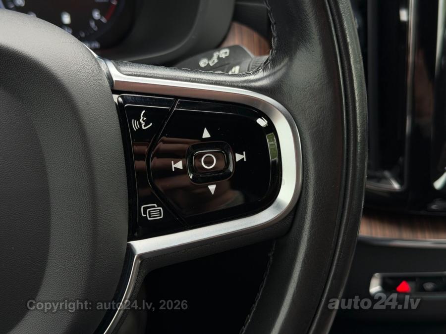 Volvo XC60 2020 Pērnava, ar dzinēja tilpumu 2.00 L un nobraukumu 142 tūkst. km par 31900 €, foto 21 vietnē AUTOMOTO.COM.LV