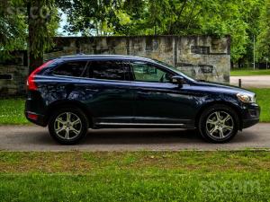 Violets Volvo XC60 2013 Rīga, ar dzinēja tilpumu 2.00 L un nobraukumu 220 tūkst. km par 9500 €, foto 3 vietnē AUTOMOTO.COM.LV