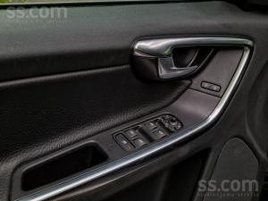 Violets Volvo XC60 2013 Rīga, ar dzinēja tilpumu 2.00 L un nobraukumu 220 tūkst. km par 9500 €, foto 5 vietnē AUTOMOTO.COM.LV