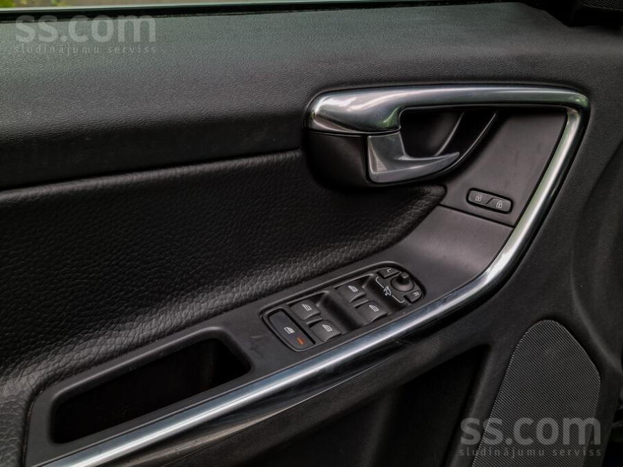 Violets Volvo XC60 2013 Rīga, ar dzinēja tilpumu 2.00 L un nobraukumu 220 tūkst. km par 9500 €, foto 5 vietnē AUTOMOTO.COM.LV