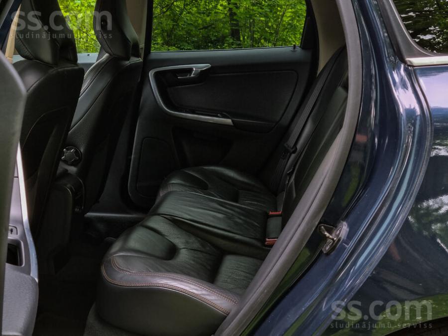 Violets Volvo XC60 2013 Rīga, ar dzinēja tilpumu 2.00 L un nobraukumu 220 tūkst. km par 9500 €, foto 22 vietnē AUTOMOTO.COM.LV