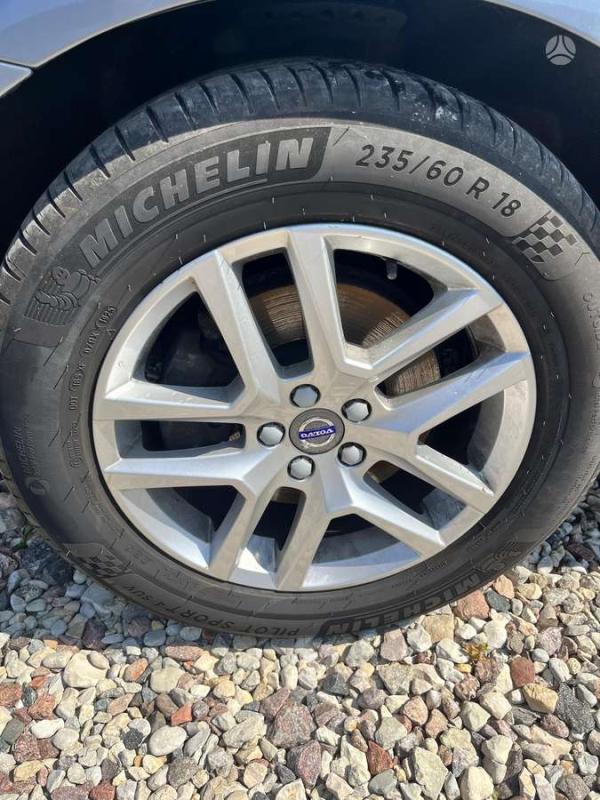 Violet Volvo XC60 2016 in Kaunas, with an engine capacity of 1.97 L and mileage of 360 thousand km for 10200 €, photo 9 on AUTOMOTO.COM.LV