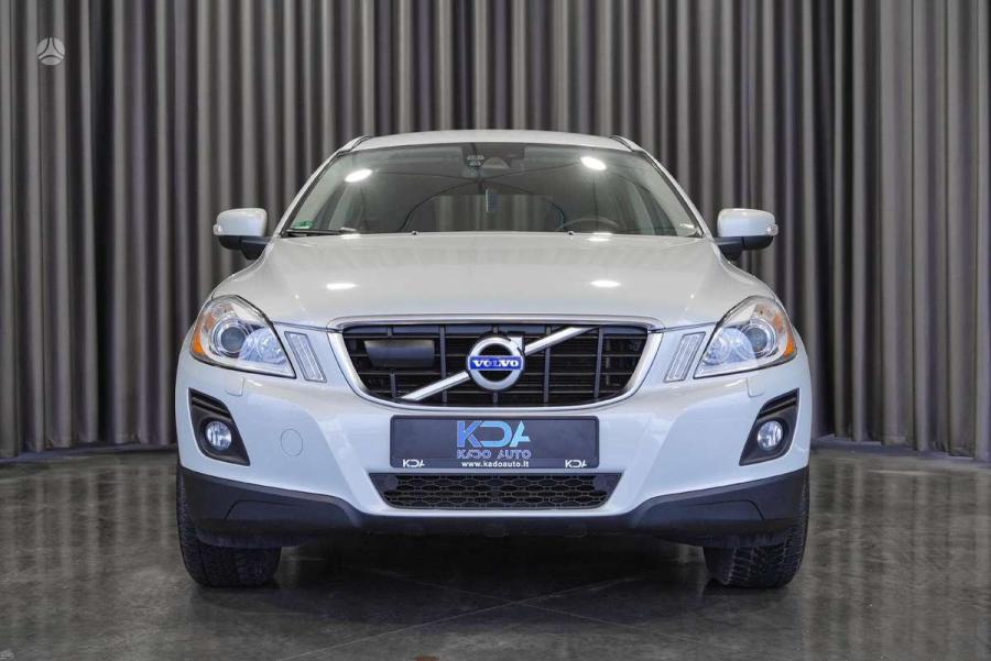 White Volvo XC60 2008 in Marijampole, with an engine capacity of 2.40 L and mileage of 351 thousand km for 7250 €, photo 3 on AUTOMOTO.COM.LV