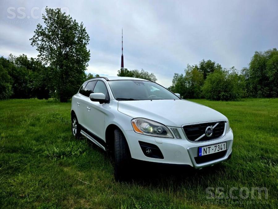 Balts Volvo XC60 2008 Rīga, ar dzinēja tilpumu 2.40 L un nobraukumu 297 tūkst. km par 5700 €, foto 1 vietnē AUTOMOTO.COM.LV