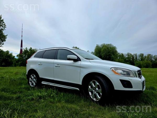 Balts Volvo XC60 2008 Rīga, ar dzinēja tilpumu 2.40 L un nobraukumu 297 tūkst. km par 5700 €, foto 3 vietnē AUTOMOTO.COM.LV