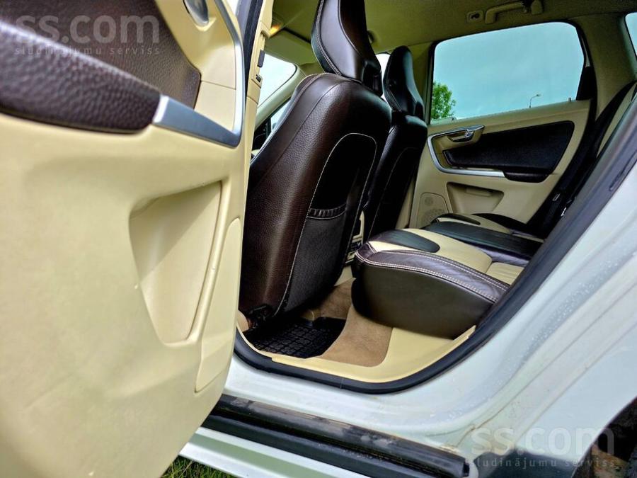 Balts Volvo XC60 2008 Rīga, ar dzinēja tilpumu 2.40 L un nobraukumu 297 tūkst. km par 5700 €, foto 9 vietnē AUTOMOTO.COM.LV