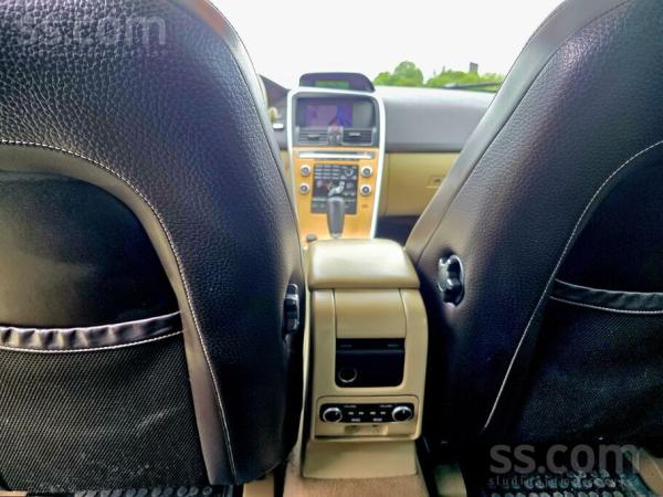 Balts Volvo XC60 2008 Rīga, ar dzinēja tilpumu 2.40 L un nobraukumu 297 tūkst. km par 5700 €, foto 9 vietnē AUTOMOTO.COM.LV