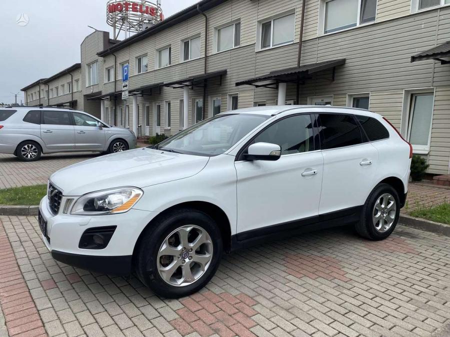 White Volvo XC60 2008 in Vilnius, with an engine capacity of 2.40 L and mileage of 398 thousand km for 5250 €, photo 3 on AUTOMOTO.COM.LV