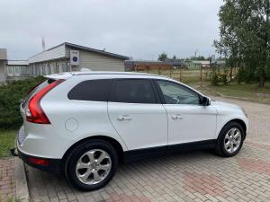 White Volvo XC60 2008 in Vilnius, with an engine capacity of 2.40 L and mileage of 398 thousand km for 5250 €, photo 8 on AUTOMOTO.COM.LV