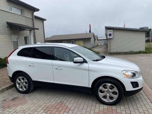 White Volvo XC60 2008 in Vilnius, with an engine capacity of 2.40 L and mileage of 398 thousand km for 5250 €, photo 9 on AUTOMOTO.COM.LV