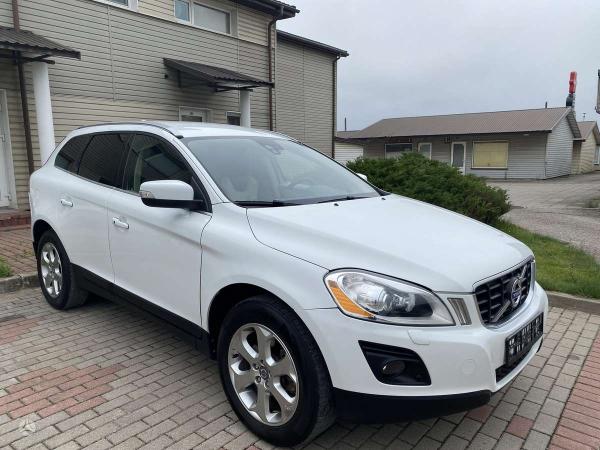 White Volvo XC60 2008 in Vilnius, with an engine capacity of 2.40 L and mileage of 398 thousand km for 5250 €, photo 9 on AUTOMOTO.COM.LV