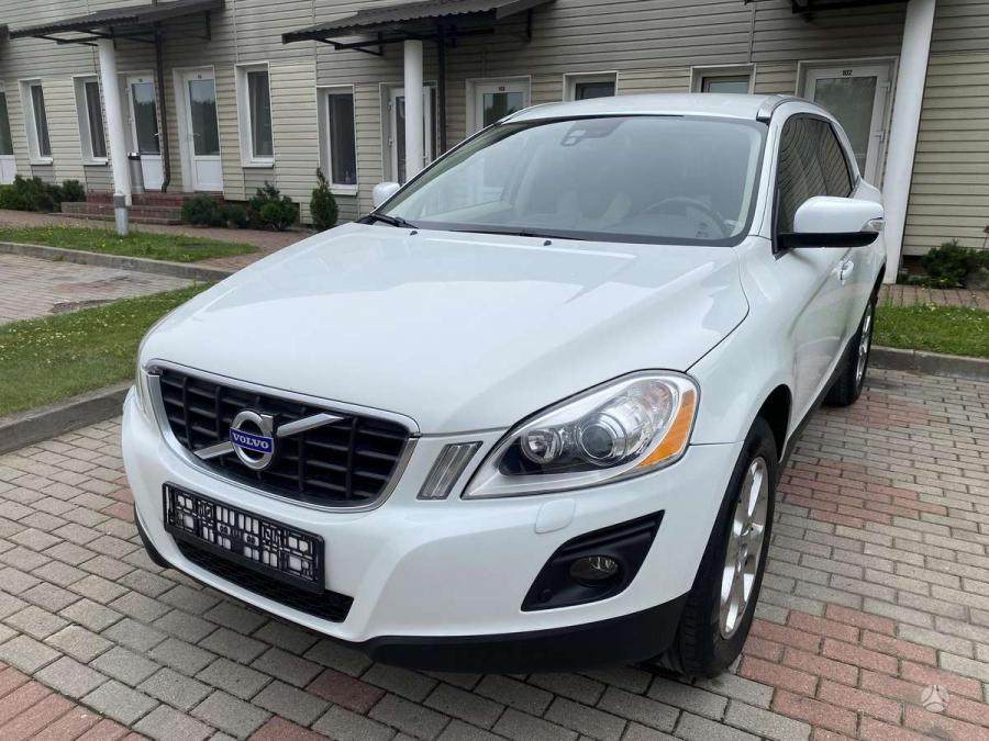 White Volvo XC60 2008 in Vilnius, with an engine capacity of 2.40 L and mileage of 398 thousand km for 5250 €, photo 12 on AUTOMOTO.COM.LV