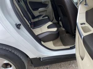 White Volvo XC60 2008 in Vilnius, with an engine capacity of 2.40 L and mileage of 398 thousand km for 5250 €, photo 15 on AUTOMOTO.COM.LV