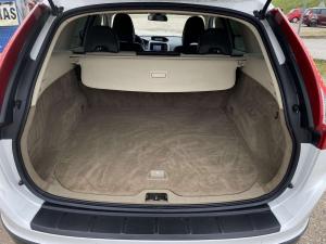 White Volvo XC60 2008 in Vilnius, with an engine capacity of 2.40 L and mileage of 398 thousand km for 5250 €, photo 16 on AUTOMOTO.COM.LV