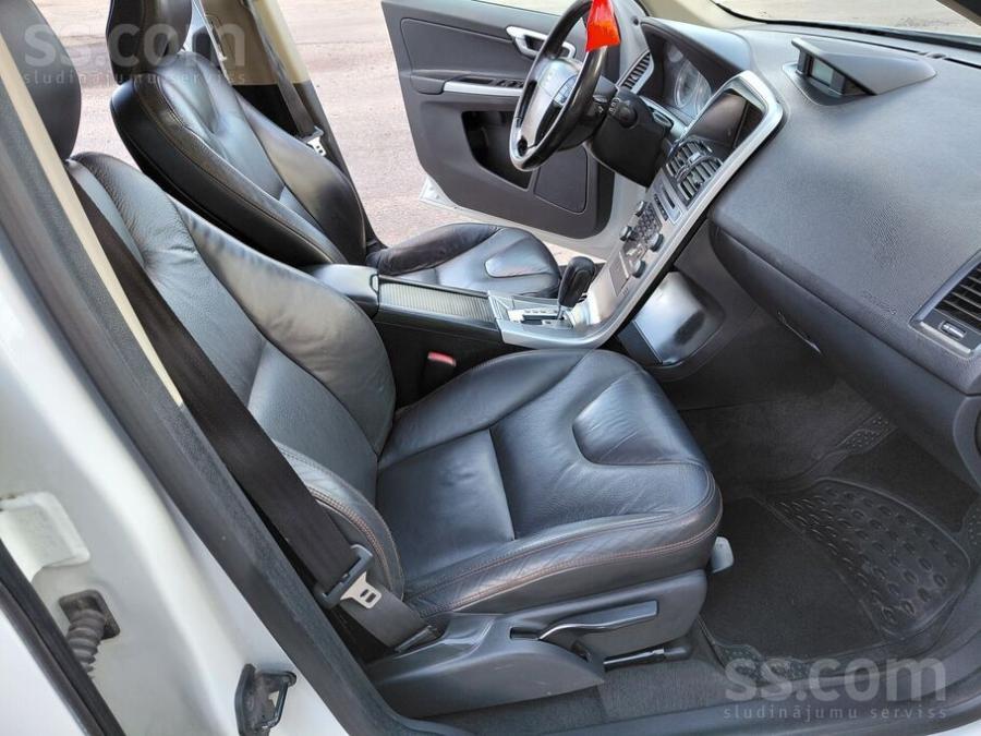 Balts Volvo XC60 2008 Talsi, ar dzinēja tilpumu 2.40 L un nobraukumu 357 tūkst. km par 7100 €, foto 8 vietnē AUTOMOTO.COM.LV