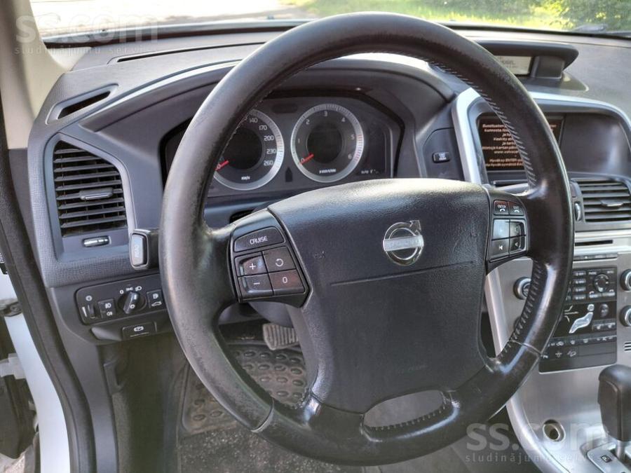 Balts Volvo XC60 2008 Talsi, ar dzinēja tilpumu 2.40 L un nobraukumu 357 tūkst. km par 7100 €, foto 16 vietnē AUTOMOTO.COM.LV