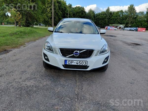 White Volvo XC60 2008 in Talsi, with an engine capacity of 2.40 L and mileage of 357 thousand km for 7100 €, photo 2 on AUTOMOTO.COM.LV