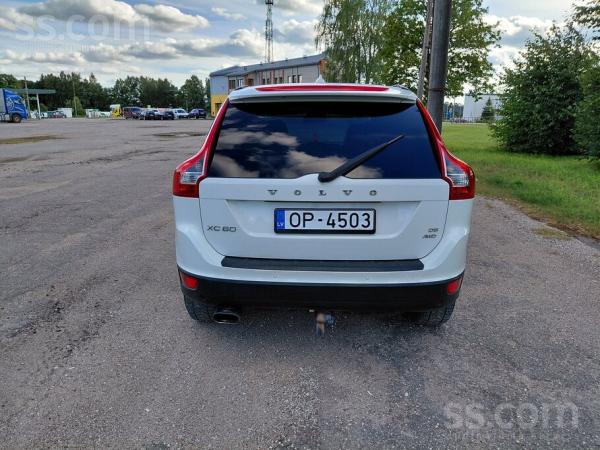 White Volvo XC60 2008 in Talsi, with an engine capacity of 2.40 L and mileage of 357 thousand km for 7100 €, photo 5 on AUTOMOTO.COM.LV