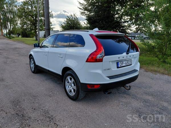 White Volvo XC60 2008 in Talsi, with an engine capacity of 2.40 L and mileage of 357 thousand km for 7100 €, photo 6 on AUTOMOTO.COM.LV