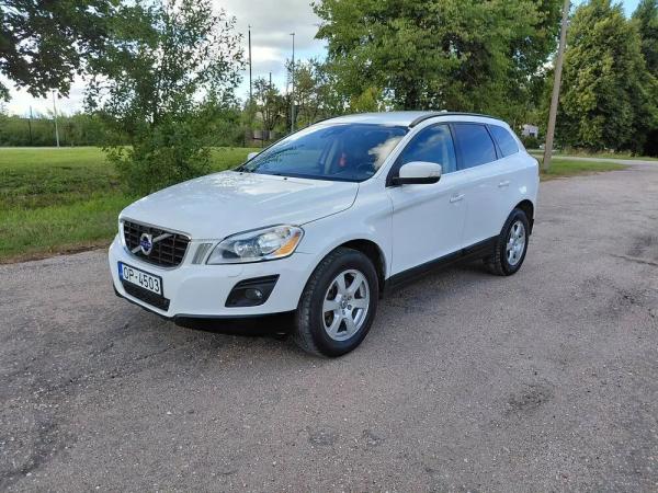 White Volvo XC60 2008 in Talsi, with an engine capacity of 2.40 L and mileage of 357 thousand km for 7100 €, photo 1 on AUTOMOTO.COM.LV