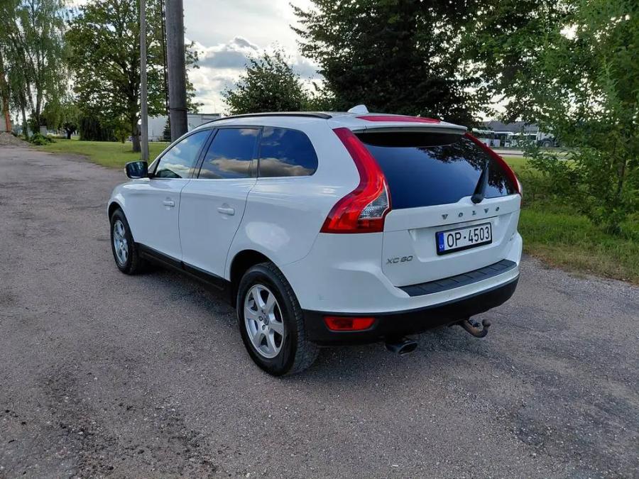 Balts Volvo XC60 2008 Talsi, ar dzinēja tilpumu 2.40 L un nobraukumu 357 tūkst. km par 7100 €, foto 7 vietnē AUTOMOTO.COM.LV