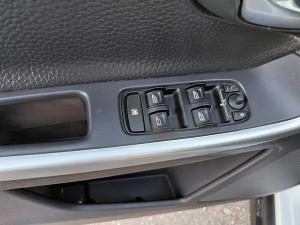 Balts Volvo XC60 2008 Talsi, ar dzinēja tilpumu 2.40 L un nobraukumu 357 tūkst. km par 7100 €, foto 10 vietnē AUTOMOTO.COM.LV